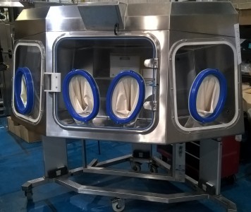 Extract Technology Containment Isolator (S-Class) - West Pharma Services